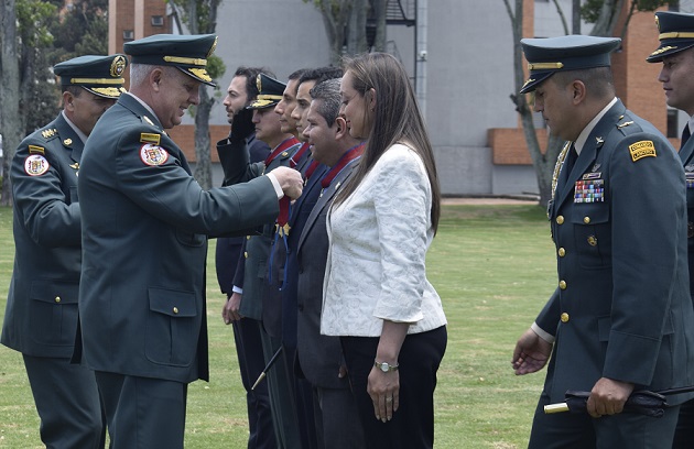 Ana Paola Agudelo de Partido MIRA recibió condecoración por sus aportes ...