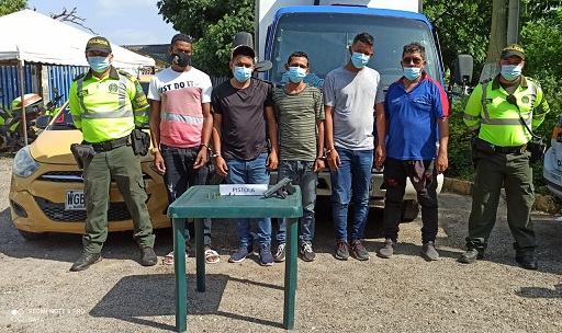 Caen En Poder De La Policía 5 Venezolanos Que Habían Robado Un Vehículo